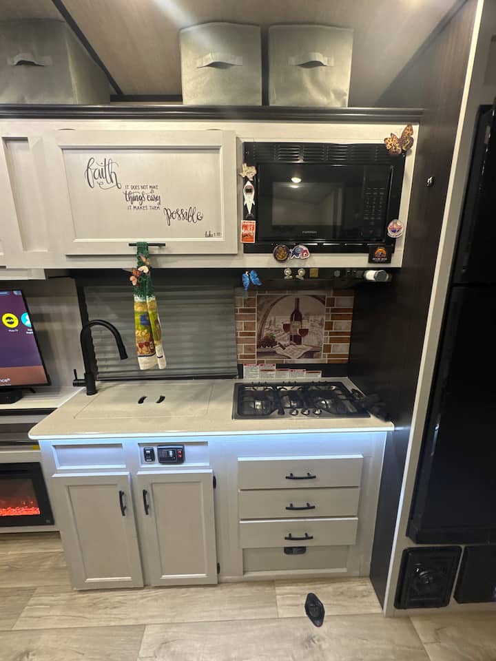 Coachella 2026, Sleeps 3 Rv/pool/full Hookups - Indio, CA