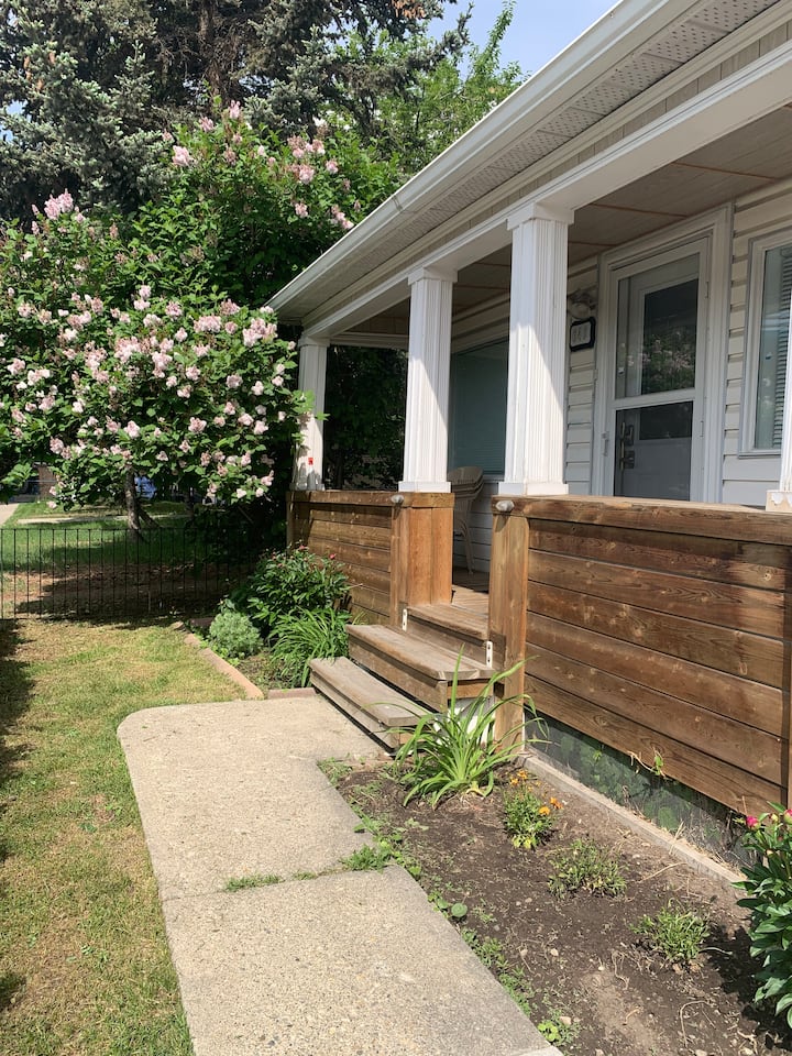 Near Downtown! Entire House Is Yours! With Parking - Calgary