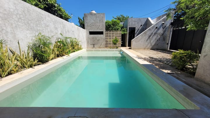 Minimalist House Swimming Pool & Garage - Mérida