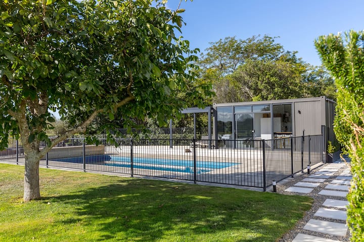 Contemporary Country Stay Close To Town Centre - Wairarapa