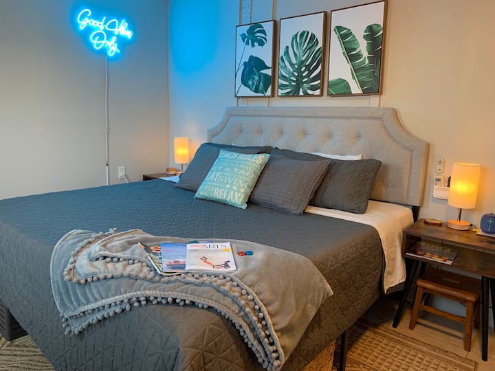 Private Fenced Yard, Beach Gear, And King Bed! - Sarasota