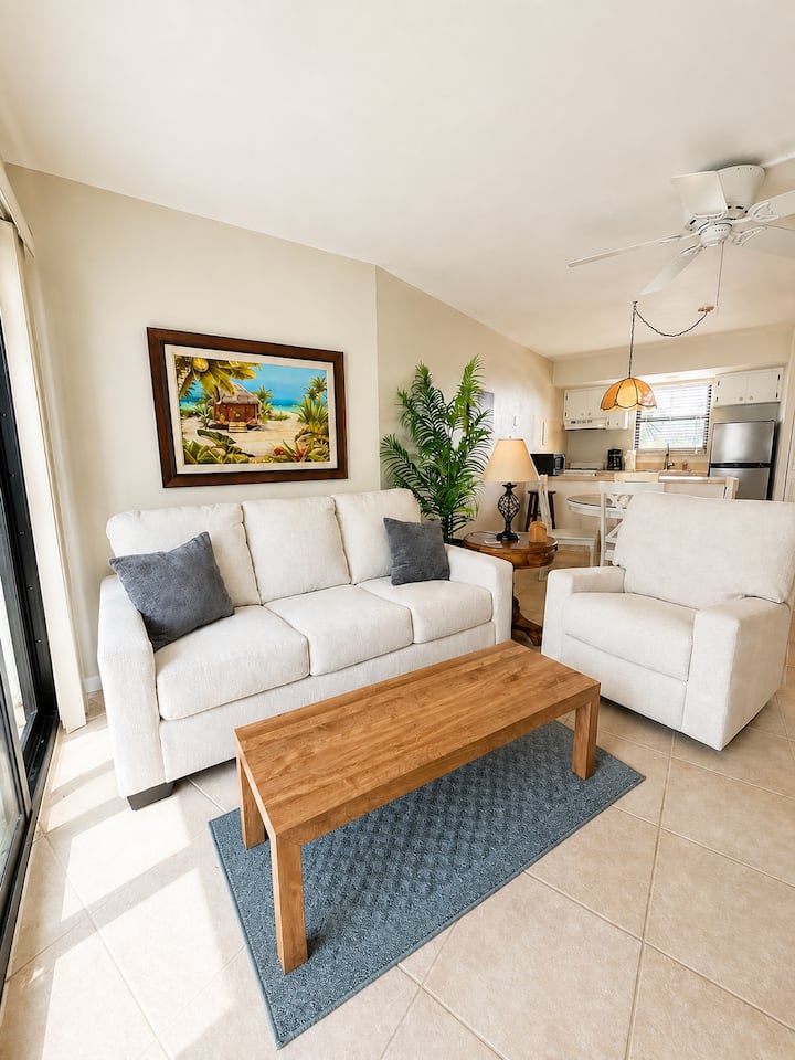Marco River Condo - Pool, Lanai & On-site Tiki Bar - Marco Island, FL