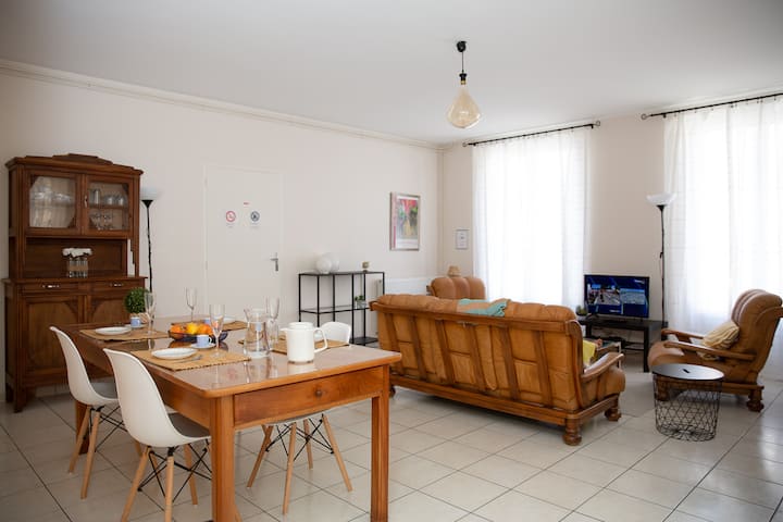 Le Logis Du Clocher • Jardin Clos • Chelona’loc - Blaye