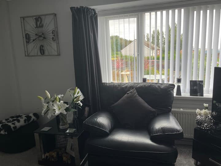 Welcoming, Home From Home Double Bedroom/tv - Chesterfield