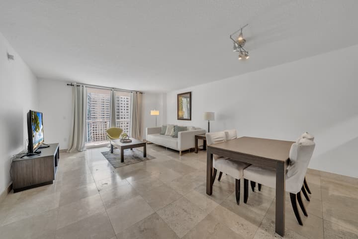 Breathtaking Condo | Club At Brickell Bay 19 Floor - Miami, FL