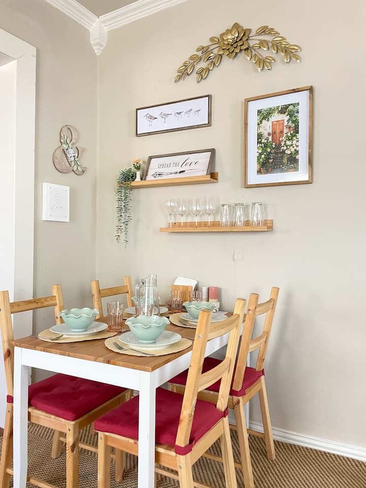 Promo Shopseats Bishop Arts King Bed Parking Pets - Dallas, TX