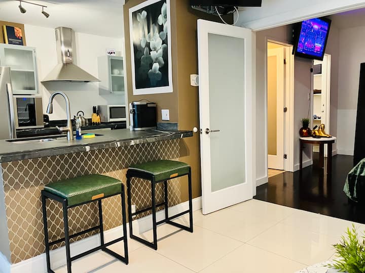 Lovely Home-ocean Breeze - Miami Beach, FL