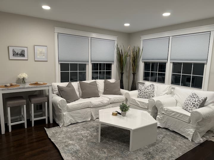 The Crown Cottage @ Historic Leesburg - Leesburg, VA