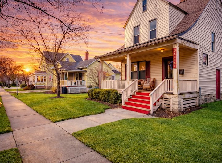 Classic Character Home, Near Downtown & Lawrence - Appleton, WI