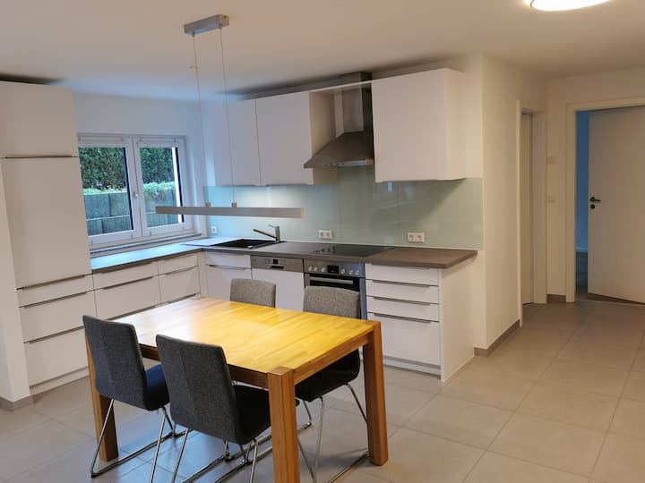 Neuwertig Möblierte Wohnung In Schöner Lage - Stuttgart