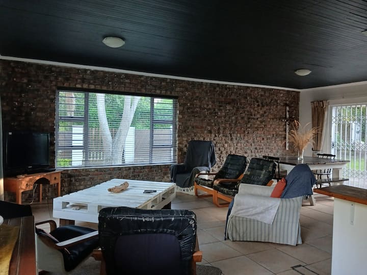 Dollery House. Self Catering Accommodation. - Port Alfred