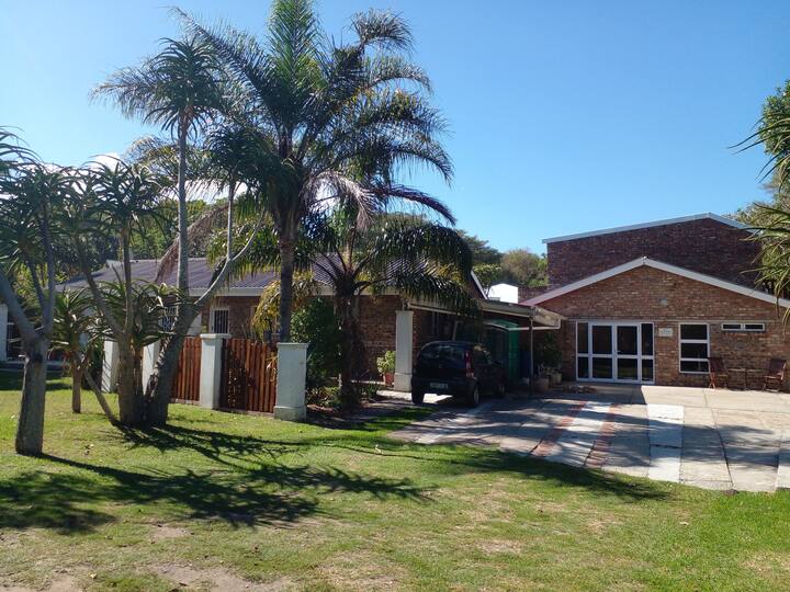 Flat @ Dollery House. Self Catering Accommodation - Port Alfred