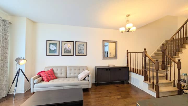 Elegant Eco-style Townhome In Kanata - Ottawa