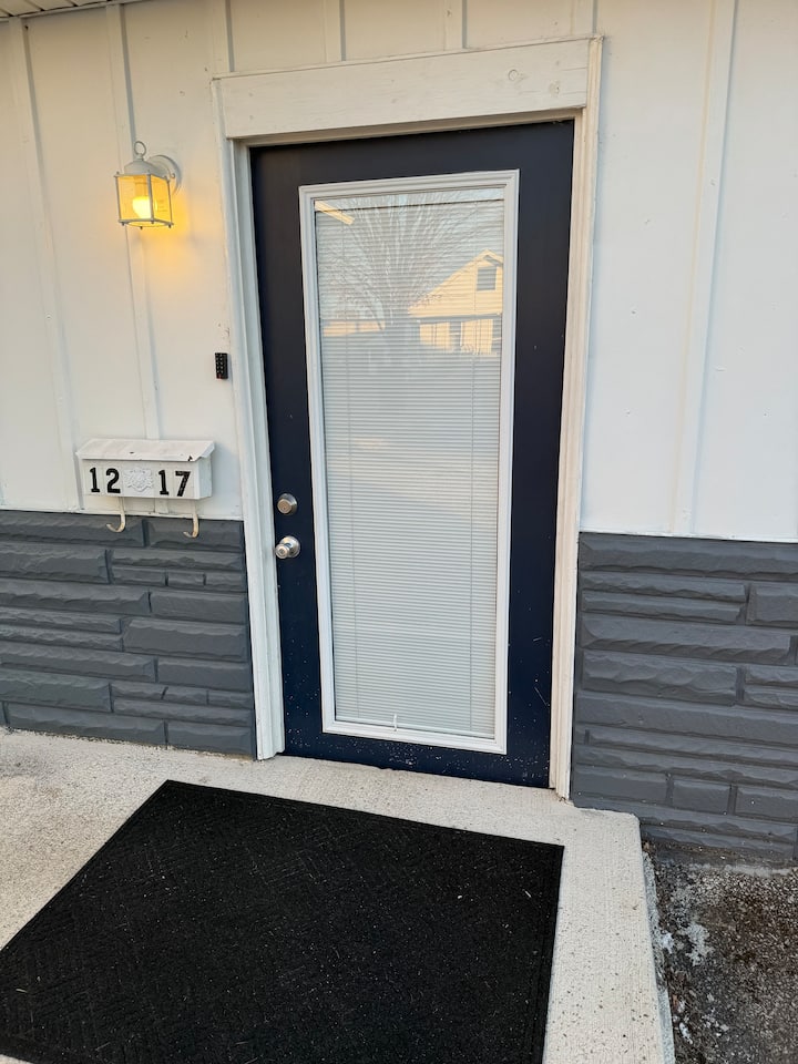 Middle Of Town Mini Mansion - Evansville, IN