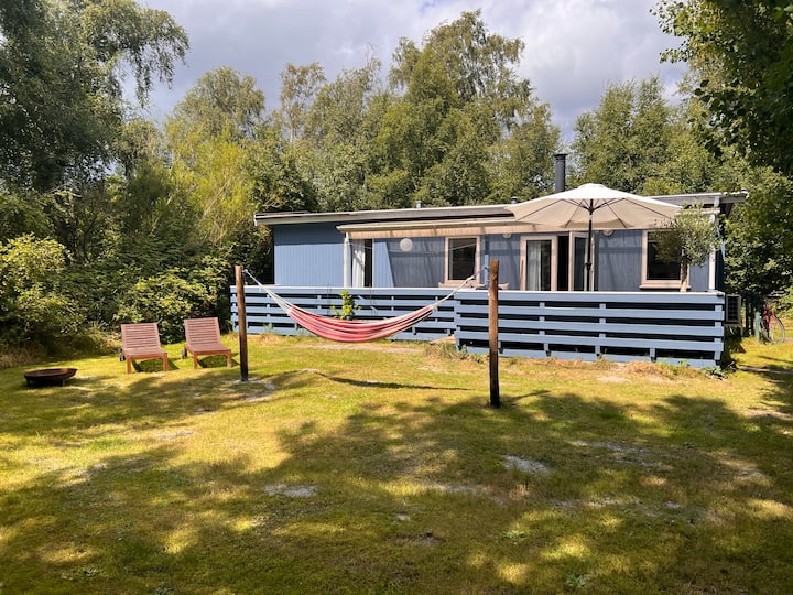 Charmerende Blå Hytte Tæt På Skøn Badestrand - Danimarca