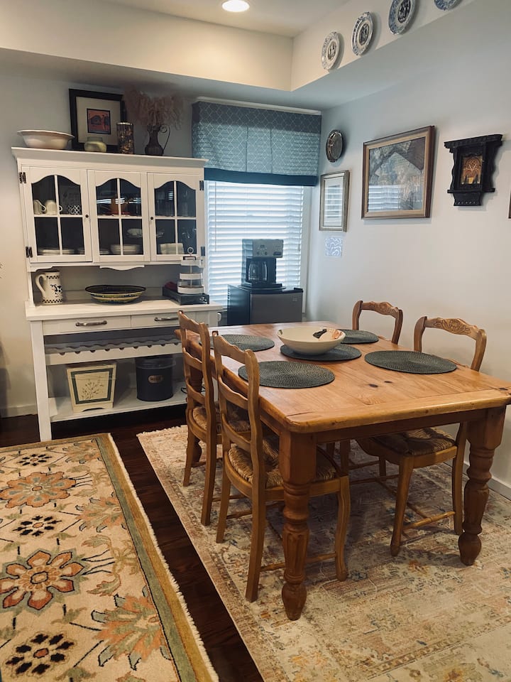 Charming Village Within The City - Chicago