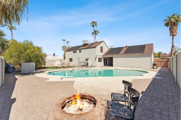 Luxury Vacation Home In Phoenix - Pool - Sleeps 17 - Phoenix, AZ