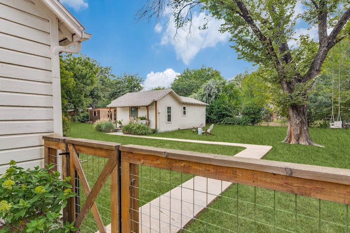 Guest Cottage-near Stockyards, Dickies Arena & Tcu - SeaQuest Fort Worth, Fort Worth