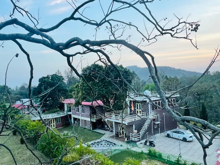 A Entire Farmhouse In Mussoorie Max (24 Person) - Mussoorie