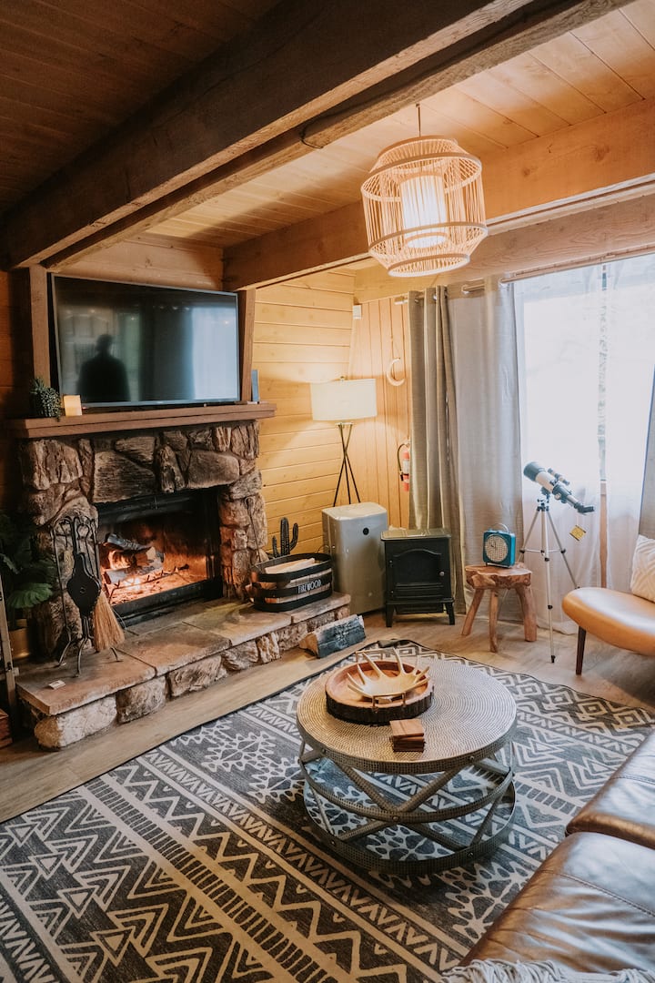 Hillside Hideaway: Hidden Gem, Walkable To Village - Big Bear Lake, CA