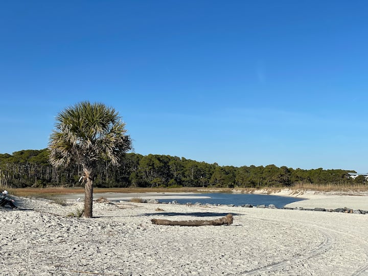 Near Ocean Home W/pool, Grill, Shuttle - Hilton Head Island, SC
