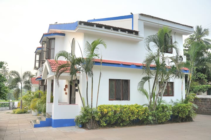 Reuinon  Villa In Arpora 5mins To Baga Beach - Goa