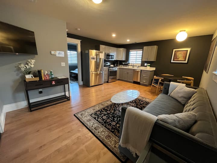 Tennyson One Bedroom Stand-alone Guesthouse - Wheat Ridge, CO