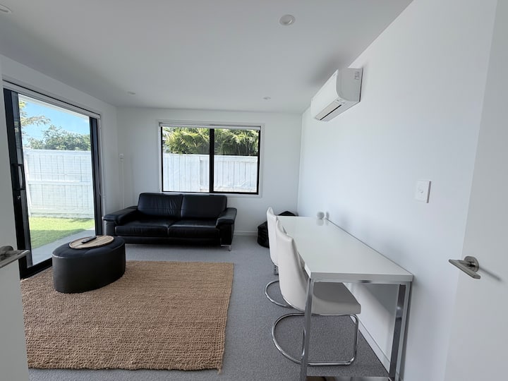 Peaceful, Secure Retreat In Prestigious Papamoa - Papamoa