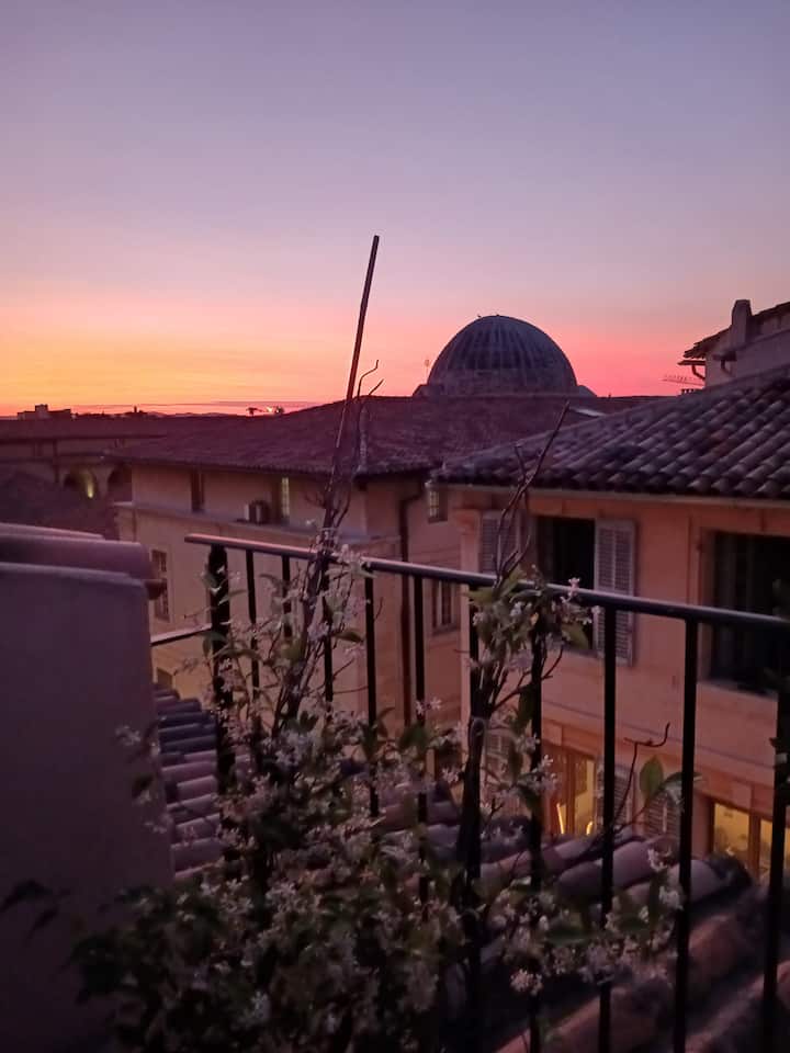Charmant T2 Cœur Panier : Calme, Terrasse Et Vue - Marseille