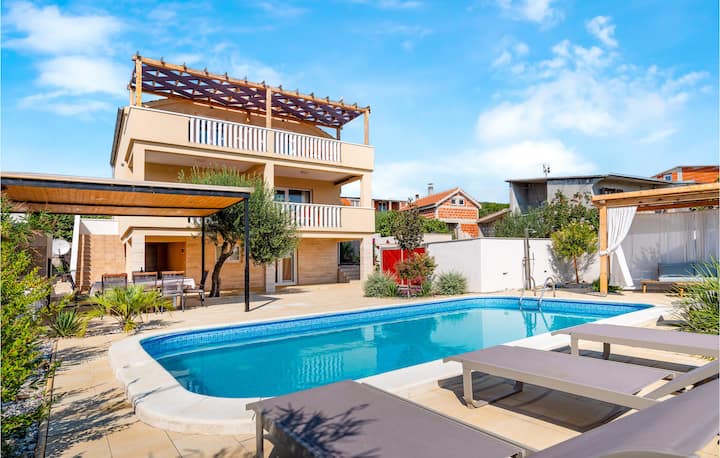 Nice Home In Posedarje - Starigrad-Paklenica