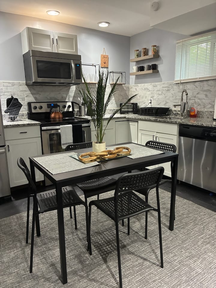 Private Basement Apartment Near Everything - Oxon Hill, MD