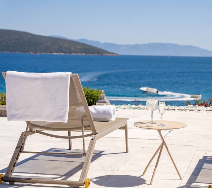 Seafront Luxury Villa •Bodrum Haremtan Bay - Bodrum