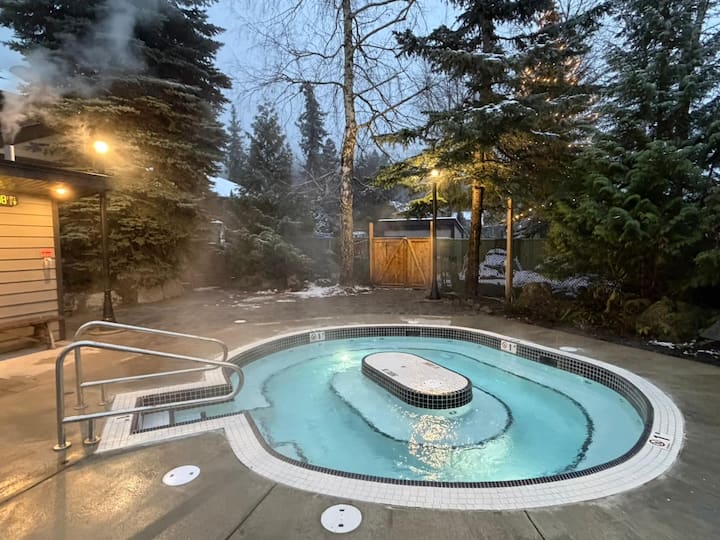 The Ski Shack At Whistler Creek Lodge - Whistler