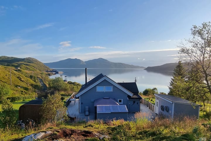 The Perfect Place For Aurora. Outdoor Sauna/tub. - Norway