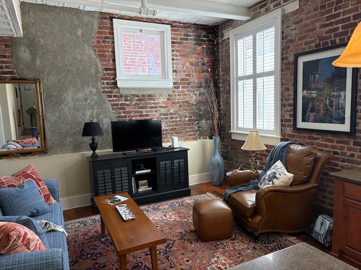 Pied-a-terre In Historic Downtown Charleston - Charleston, SC