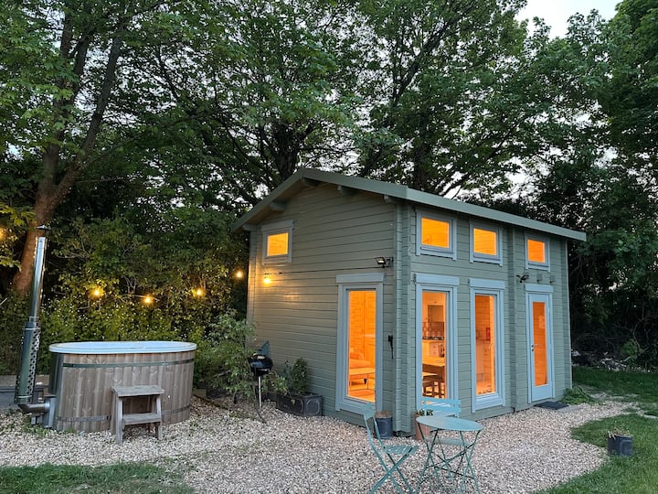The Polo Cabin - Hampshire