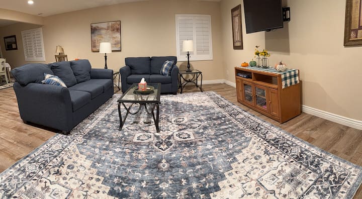 Large Basement Suite With Private Entrance - Utah