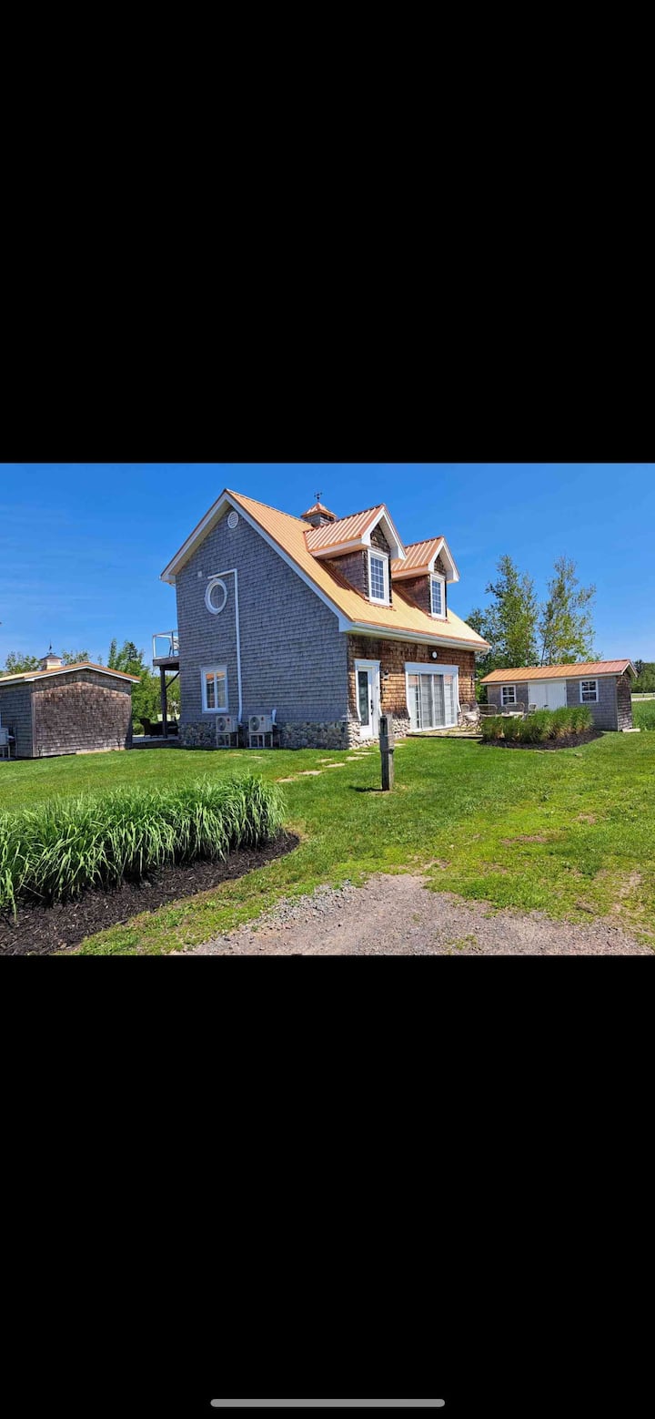 Luxury Cottage W/ Hot Tub At Parlee Beach - Shediac