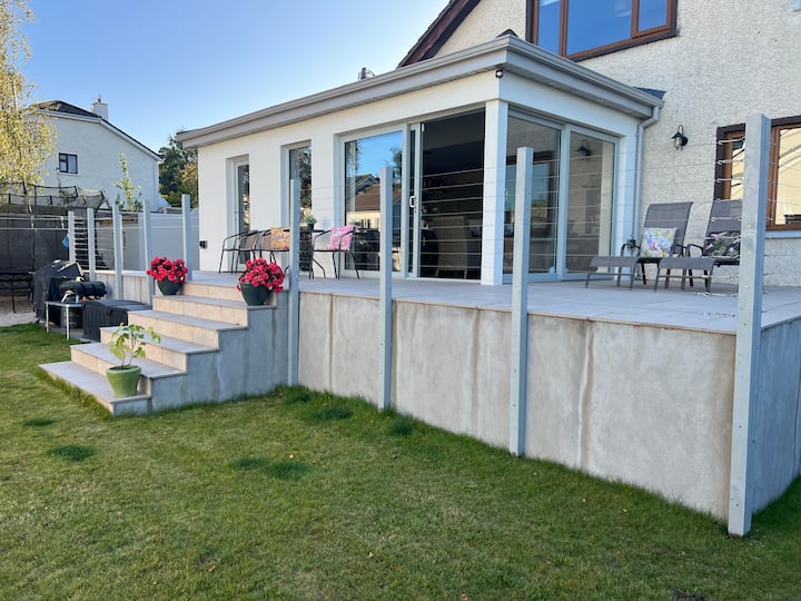 Spacious Coastal Home With Stunning Sea Views - Greystones
