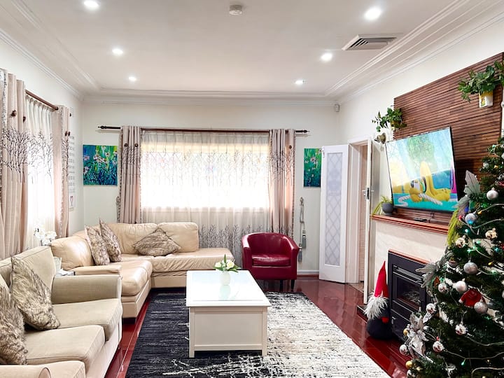 Comfy & Convenient, 5 Mins Walk To Train Stations - Sydney