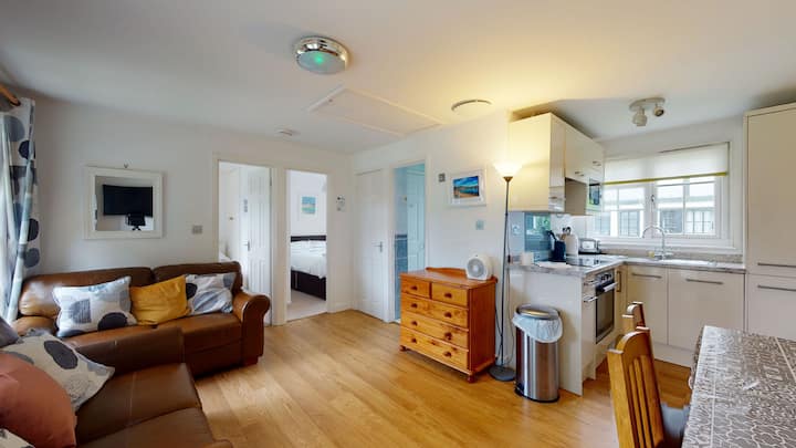 No.28 Tudor Court, Tolroy Manor - Praa Sands