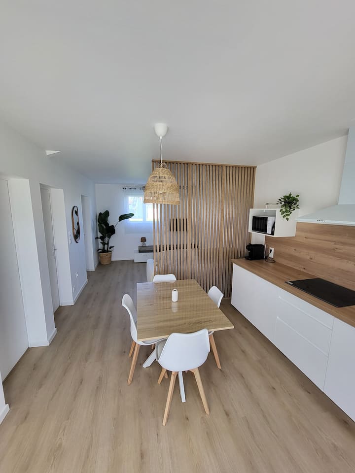 Logement Indépendant De 50m² Avec Parking - Urt