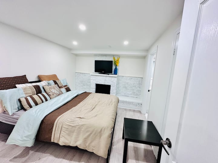 Basement Unit Close To Lake - Oakville