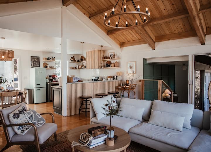 Peak & Pine | 
Modern Comfort With Mountain View - Lake Arrowhead, CA