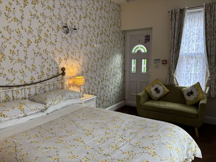 Lovely Double Ground Floor Garden Room - Stow-on-the-Wold