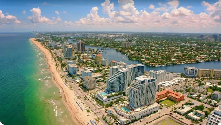 Cozy Apartment Minutes From Downtown - Fort Lauderdale, FL