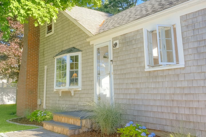 Charming Cape, Centrally Located - Capo Cod, MA