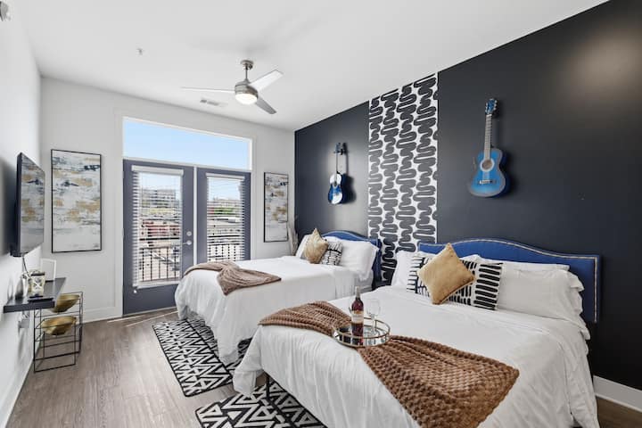 Blue Queen Suite- Min To Broadway