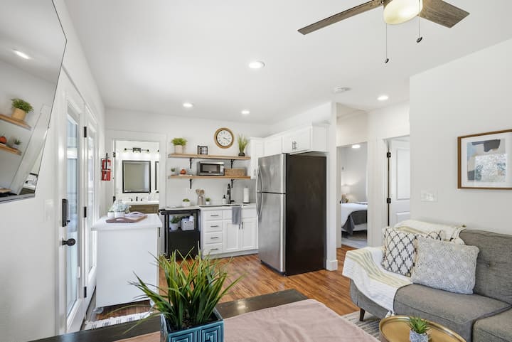 Peaceful 2br Cottage Near Bethel And Trails - Redding, CA