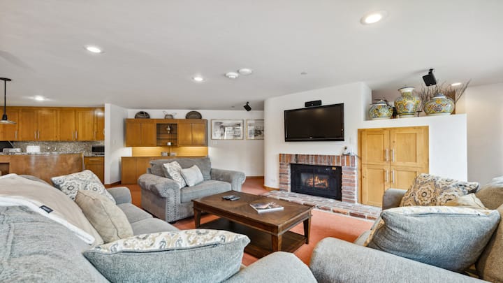 Cozy 2br Retreat Fireplace | Comfortable & - Vail, CO